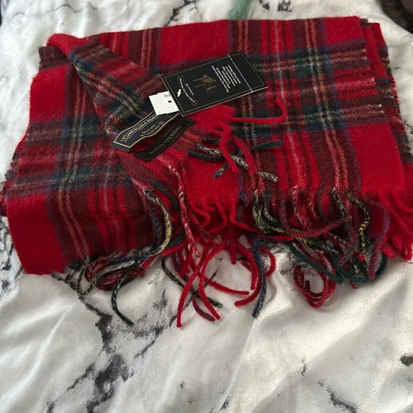 James Pringle Weavers | Accessories | Nwt James Pringle 0 Wool Scarf ...